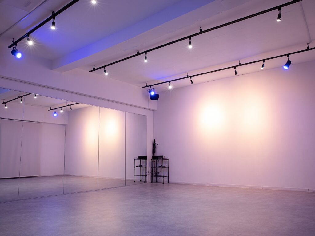 スタジオ一覧 - ZERO DANCE STUDIO